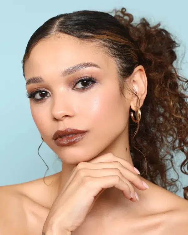 Chic satin lipstick modern - moira - Luces Beautiful